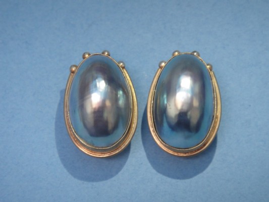 earring combined with mother of pearl and silver 24 K gold dipt